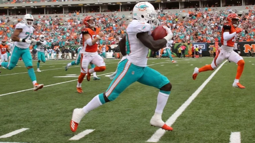 Top 10 Fastest 100-Meter Dash in NFL History | sportinglad